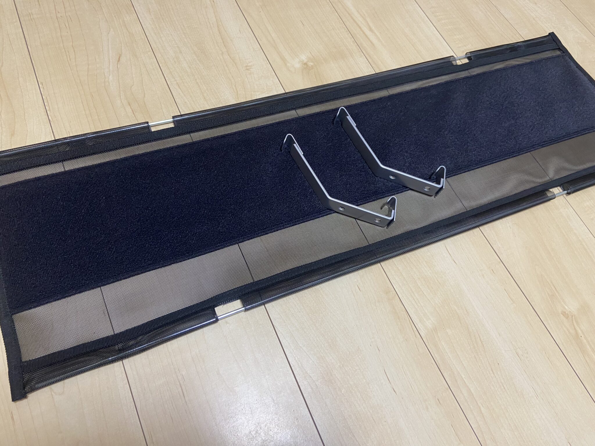 【デスク下配線スッキリ】メッシュ製ケーブルトレーで配線を完全収納する方法を解説